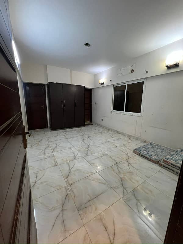 Luxurious 1700+ sq ft | 3 Bed Drawing Dining Lower Floor 3 side Corner ...