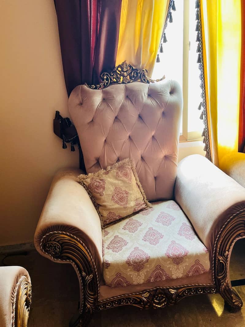 7 seater sofa set in gold color crown design - Sofas - 1110800594