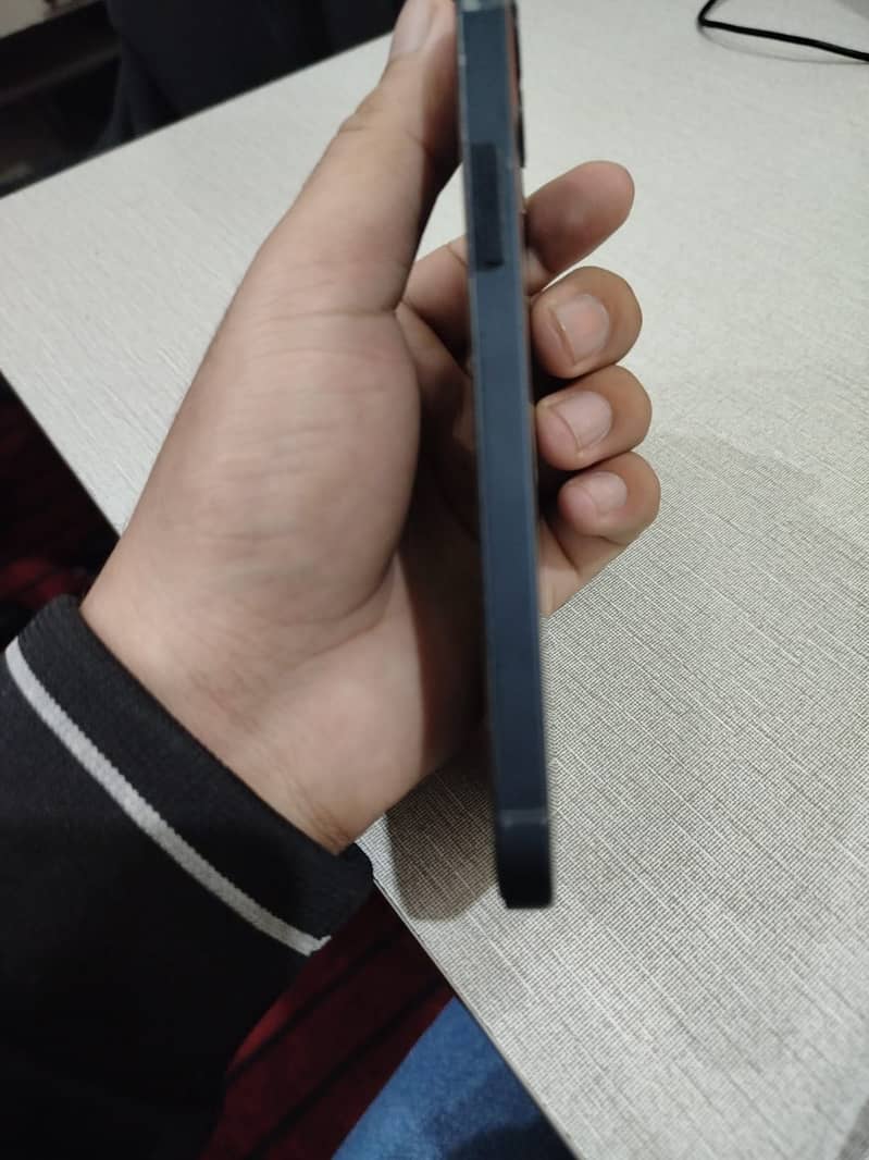 iPhone 12 - Mobile Phones - 1110815864