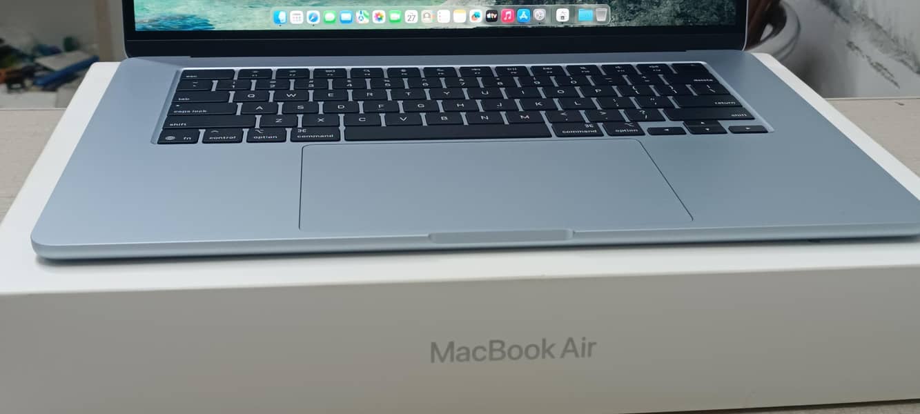 Macbook Air M4 2025 15" 16/512 sky blue box charger warranty - Laptops ...