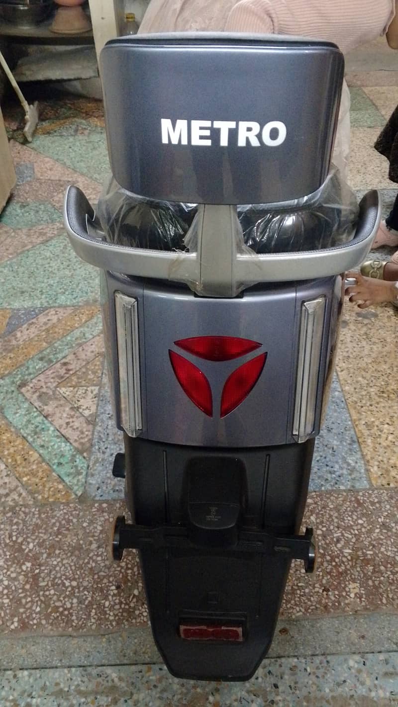 METRO Scooty 2 Days Used | New Electric Scooty Contact 0300 - 6646729 ...