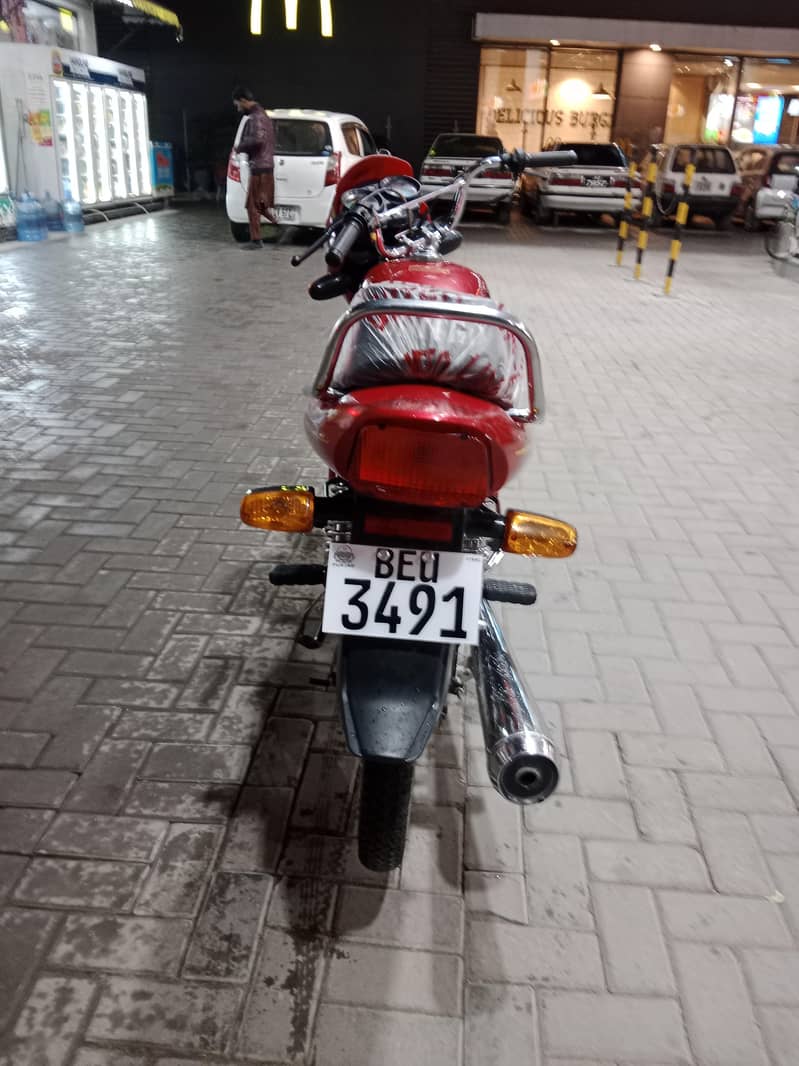 United 100 2025 Model - Standard - 1110829529