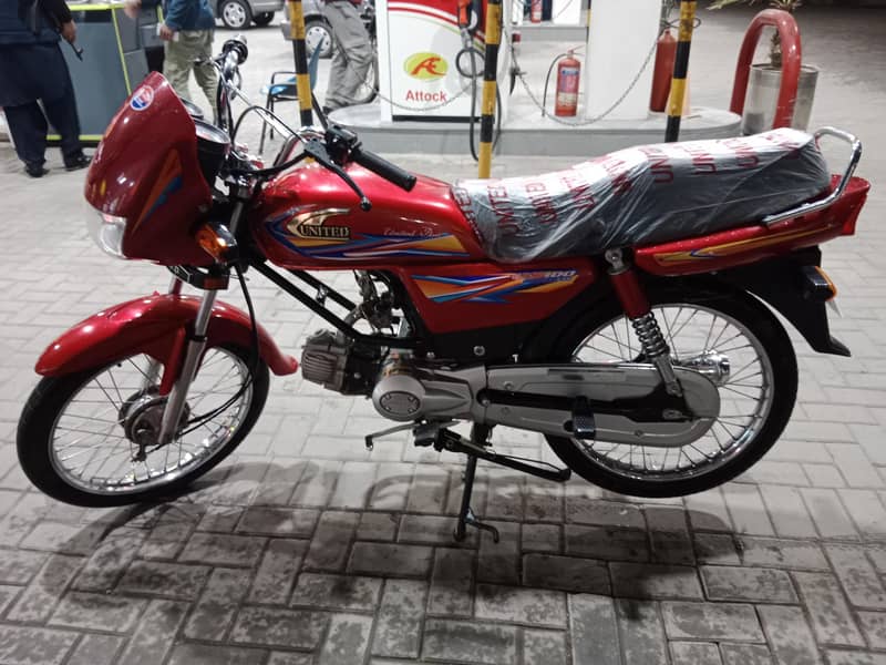 United 100 2025 Model - Standard - 1110829529