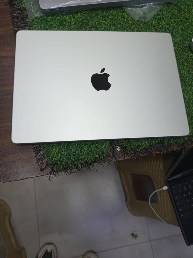 MacBook pro M2 max 14 inch display 100 battery health - Laptops ...