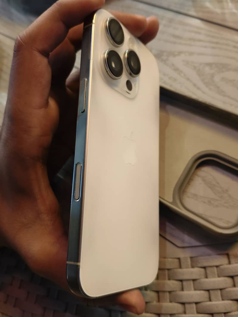 iPhone 16 Pro 256gb (JV) - Mobile Phones - 1110845332