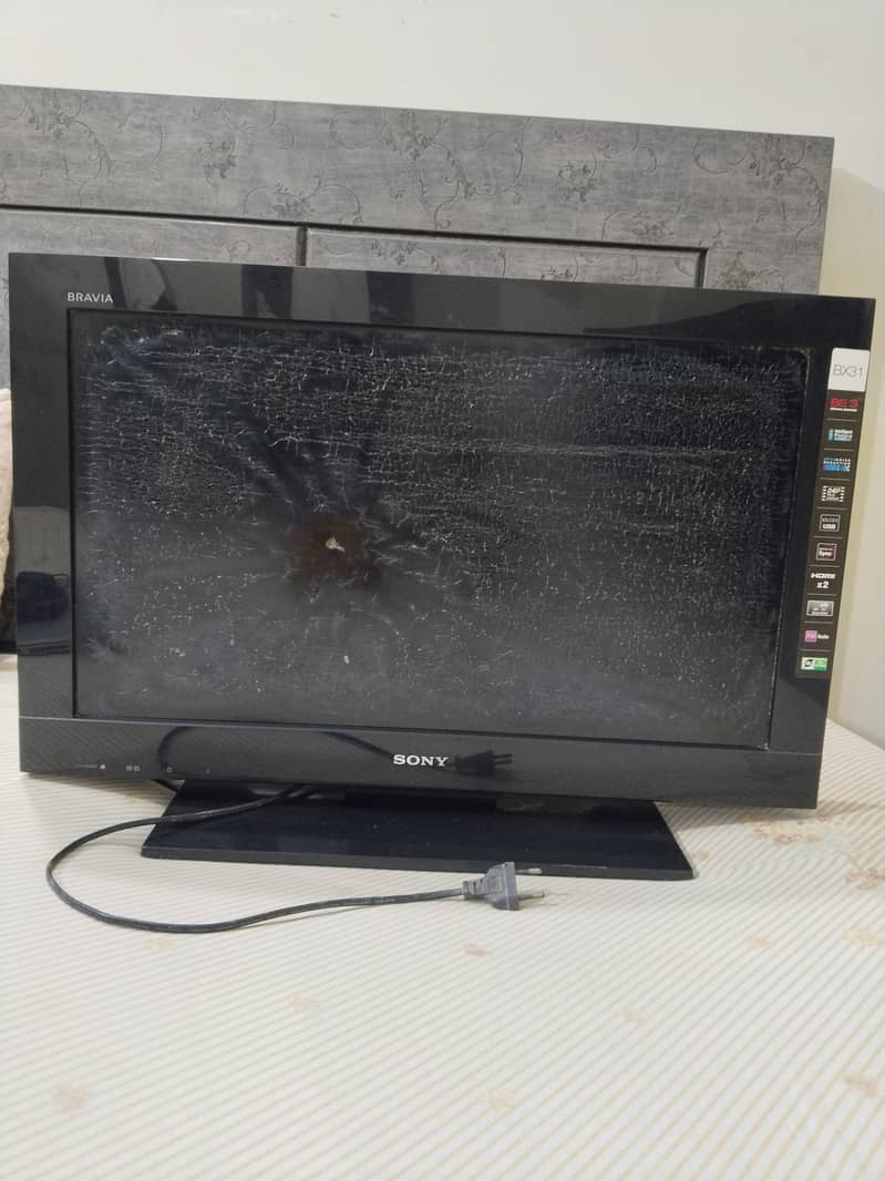 Sony Bravia 31inch Damaged Screen Original - Televisions - 1110845988