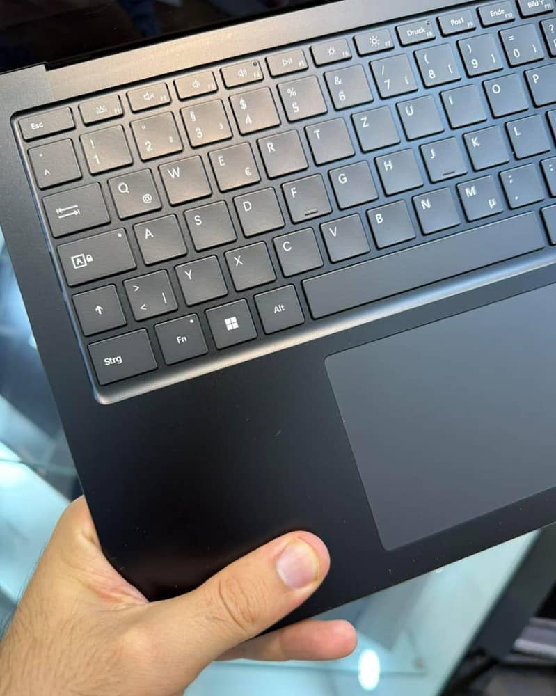 Surface Laptop 3 i5 10th gen 8gb ram 256gb ssd fresh import Hair line ...