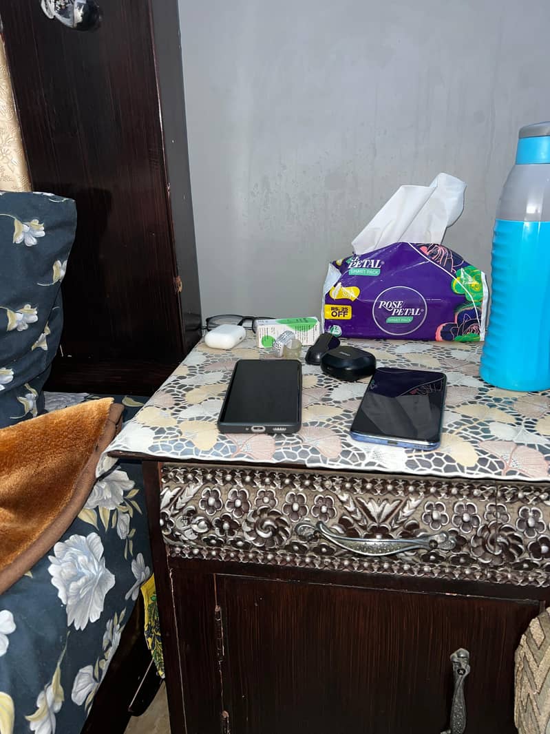 bed , side table and dressing table - Beds - 1110853647