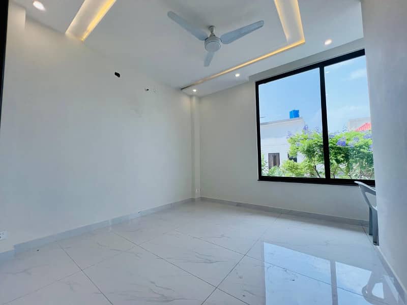 Modern Design 10 Marla Brand New House For Sale In Sector M2-A Lake ...