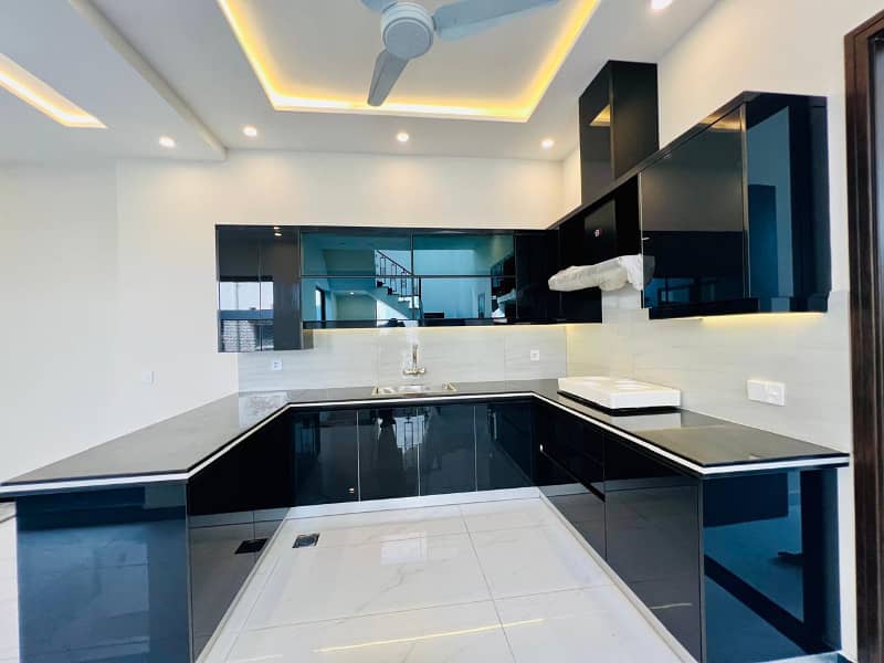 Modern Design 10 Marla Brand New House For Sale In Sector M2-A Lake ...