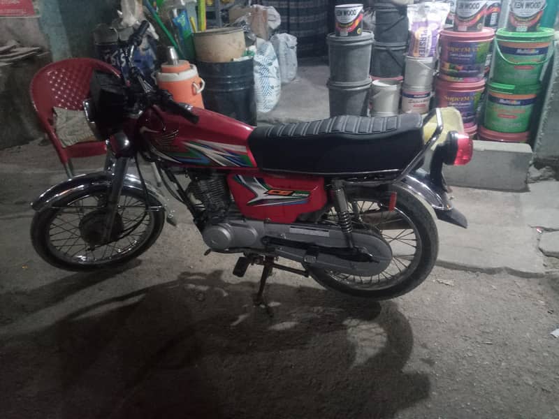 I am selling Honda cg 125 karachi number - Standard - 1110873276