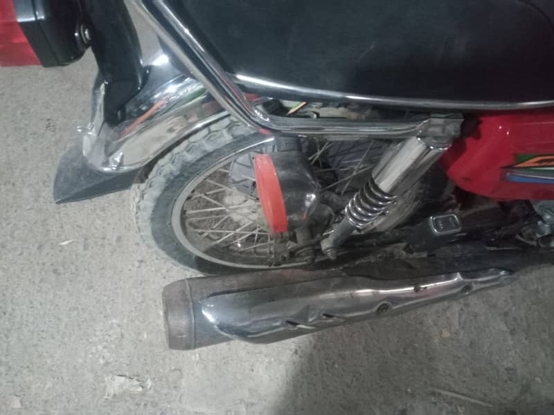 I am selling Honda cg 125 karachi number - Standard - 1110873276