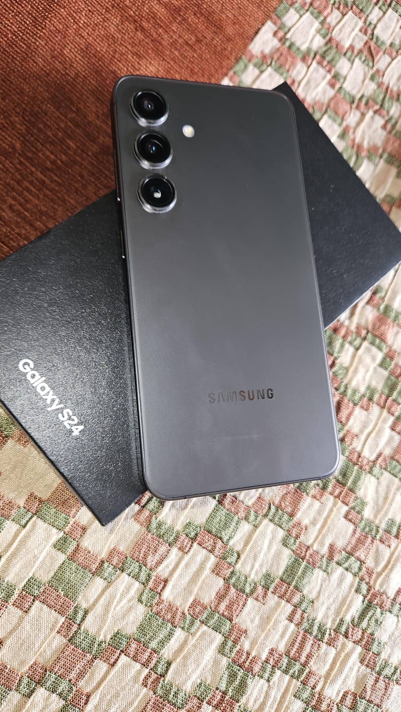 Samsung S24 With box - Mobile Phones - 1110879182