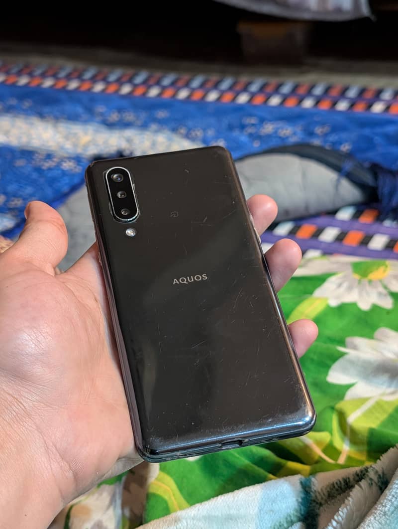 Sharp Aquos zero 5g - Mobile Phones - 1110908181