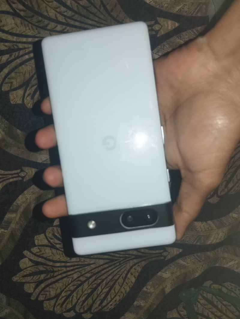 GOOGLE PIXEL 7a screen per ek line h bas Baki bilkul perfect ha ...