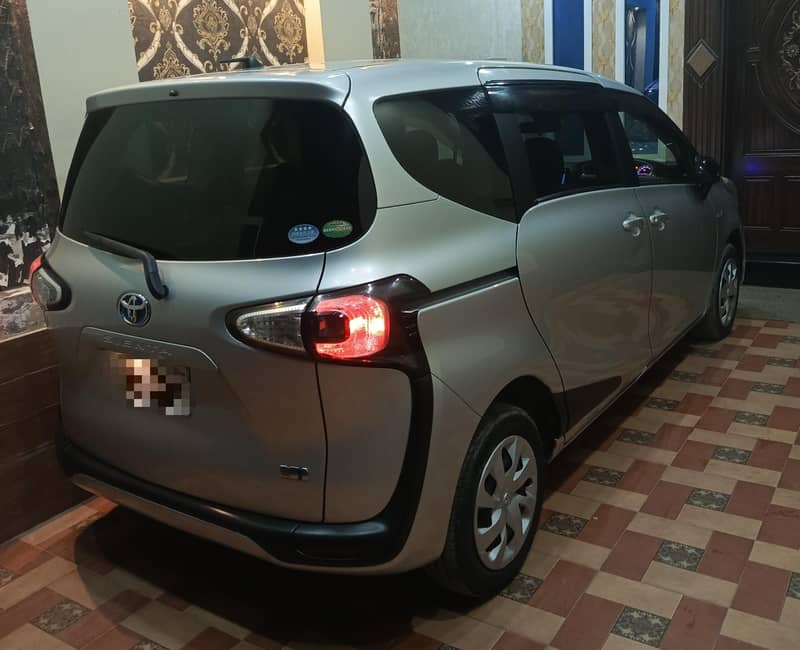 Toyota sienta Hybrid 18/24 - Cars - 1110943590