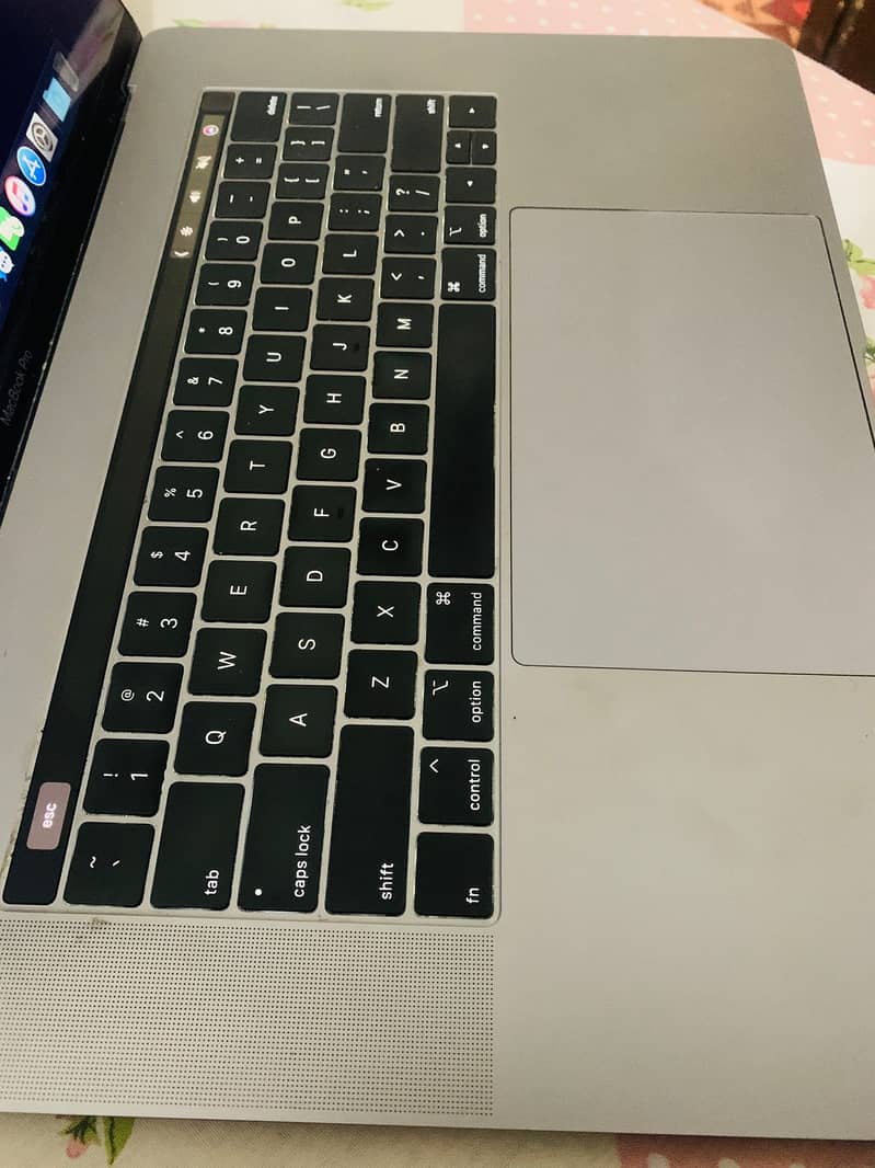 Macbook Pro 2018 15 inch Ram 16gb Rom 256 gb - Laptops - 1110949844