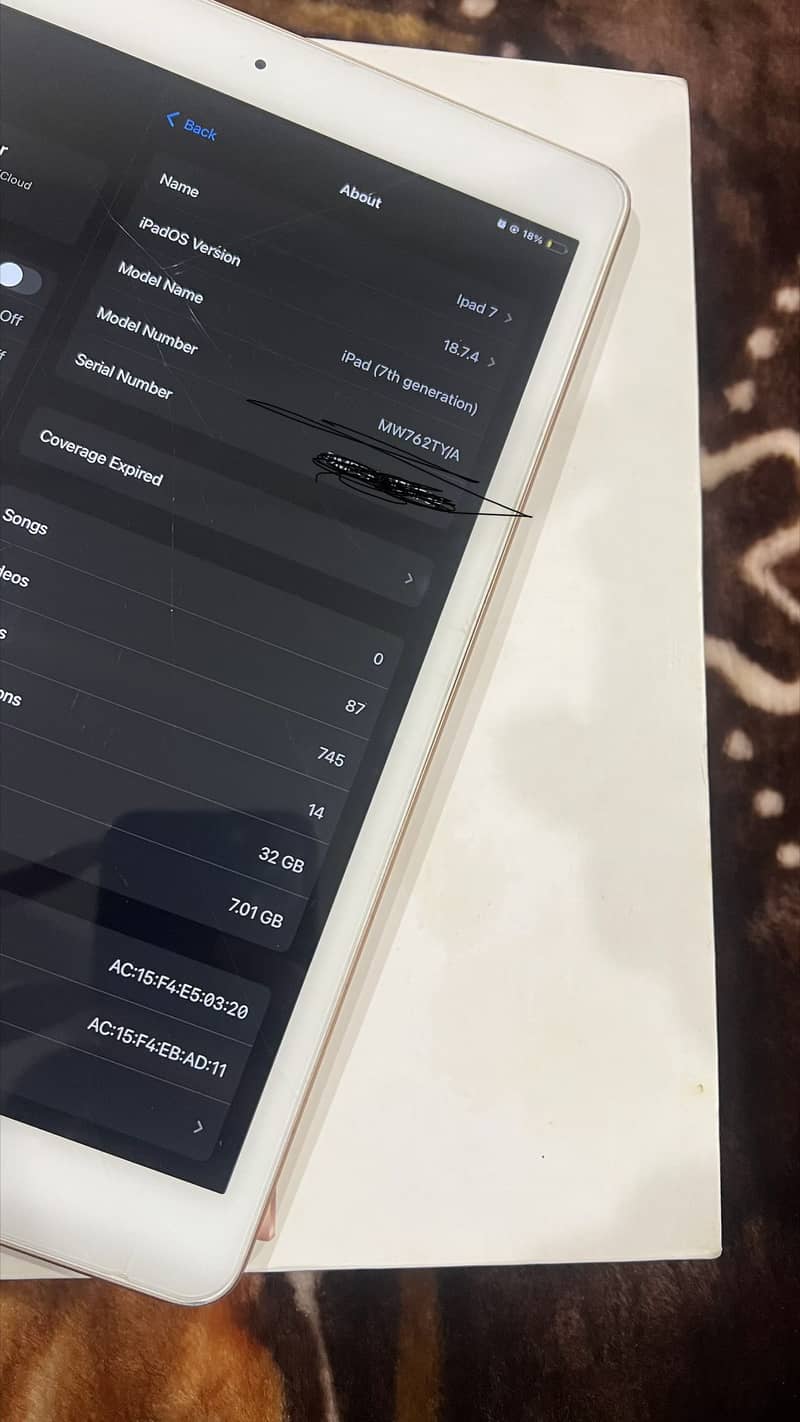 Apple iPad 7 - Tablets - 1110977304