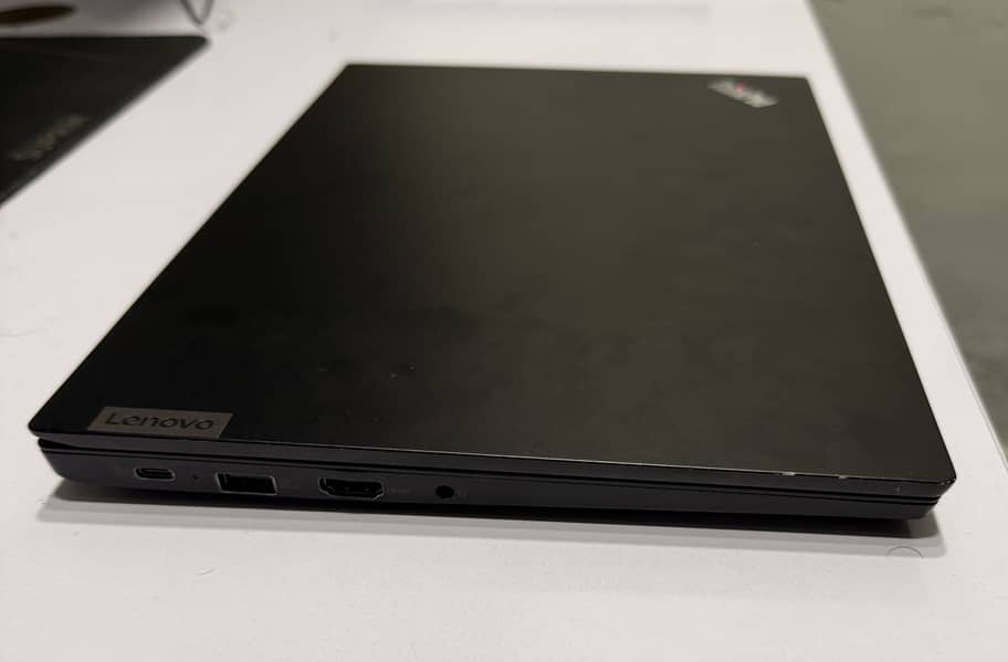 Lenovo ThinkPad - Laptops - 1111028385