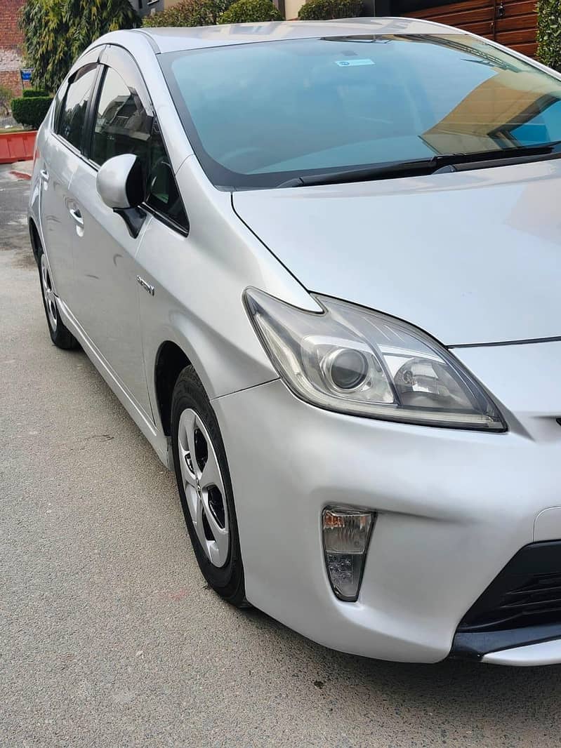 neat and clean Hibird car - Cars - 1111136335