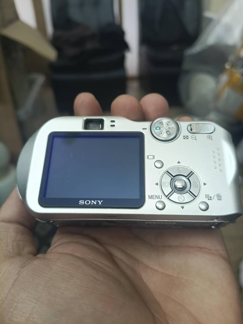 Sony Cyber Shot DSC P200 7.2 Megapixels Digital Camera - Digital ...