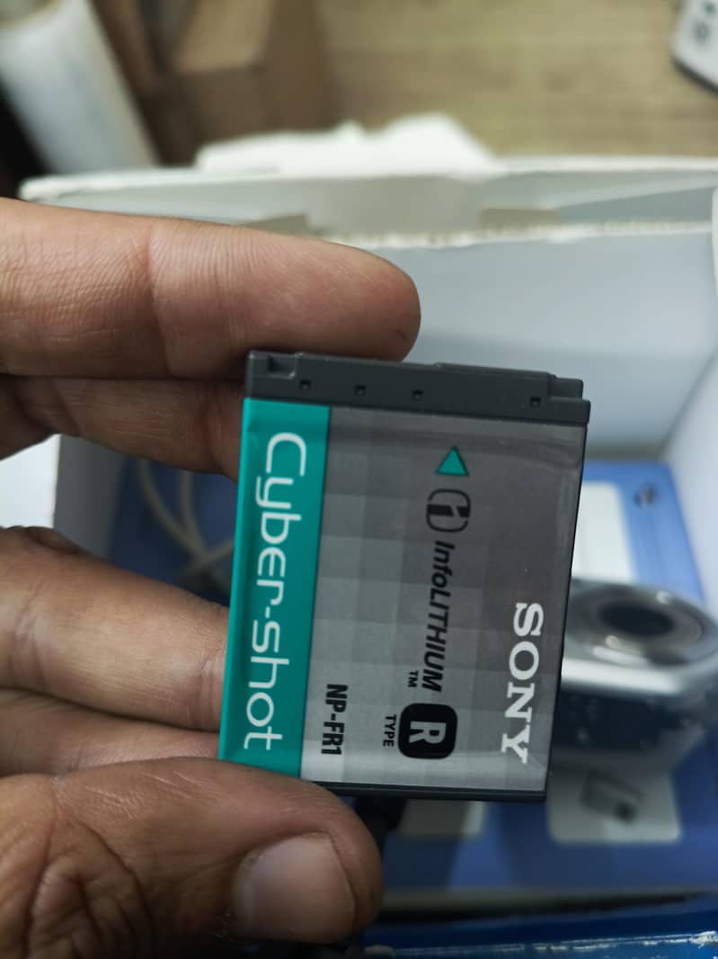 Sony Cyber Shot DSC P200 7.2 Megapixels Digital Camera - Digital ...