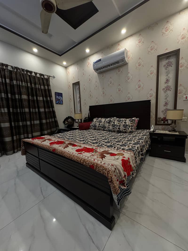 SLIGHTLY USED BED SET - Beds - 1112130892