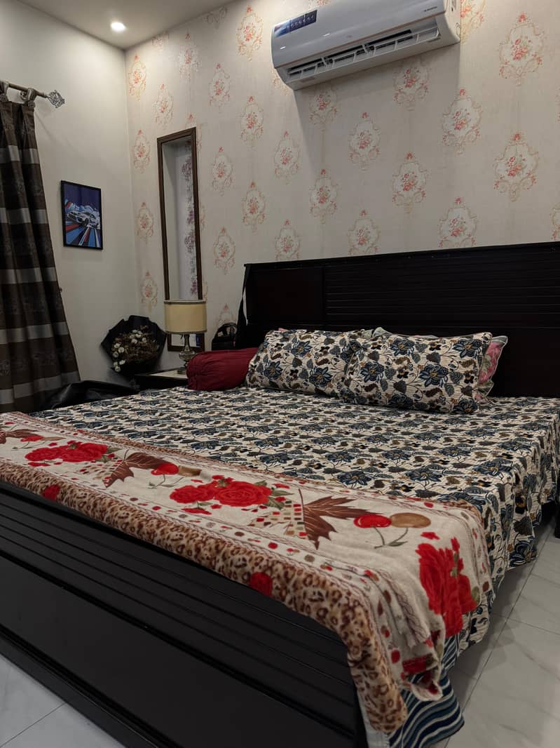 SLIGHTLY USED BED SET - Beds - 1112130892