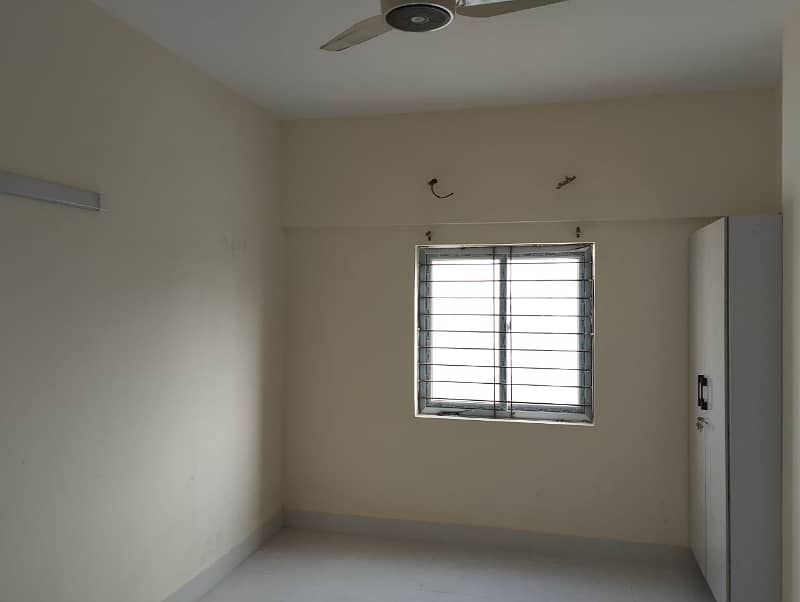 1500 Square Feet Spacious Flat Available In Clifton - Block 8 For Rent ...