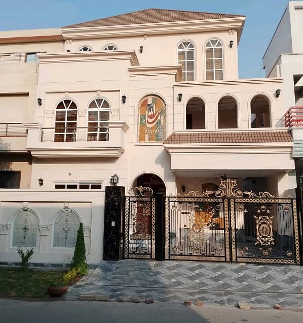 Prime Location House Of 10 Marla For sale In Canal View Housing Scheme ...