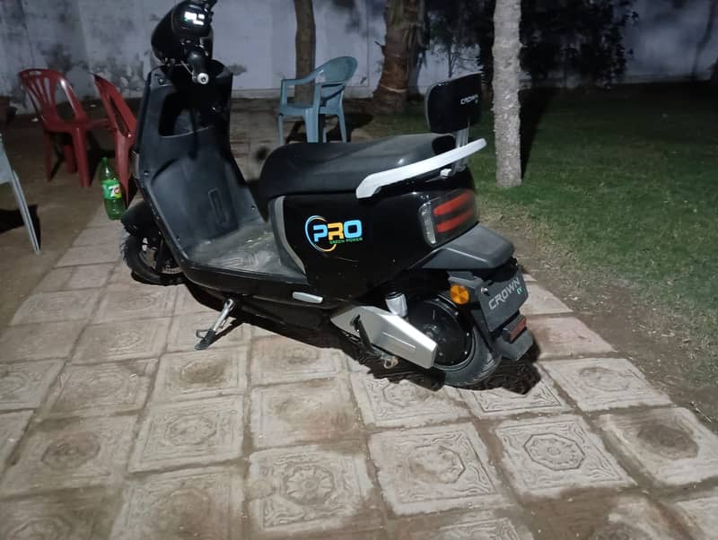 Crown EV Pro Electric Scooty 2024 | Excellent Condition | Battery Timi ...
