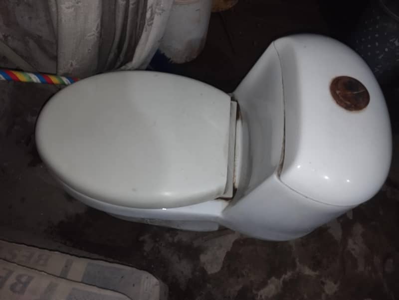 Used Commode with Flush Tank for Sale - Toilets - 1114879866