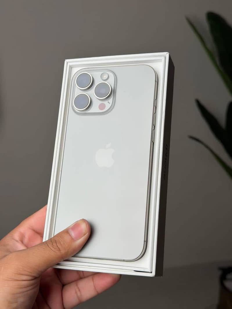 iPhone 16 pro max jv with Box 10/10 - Mobile Phones - 1114911155
