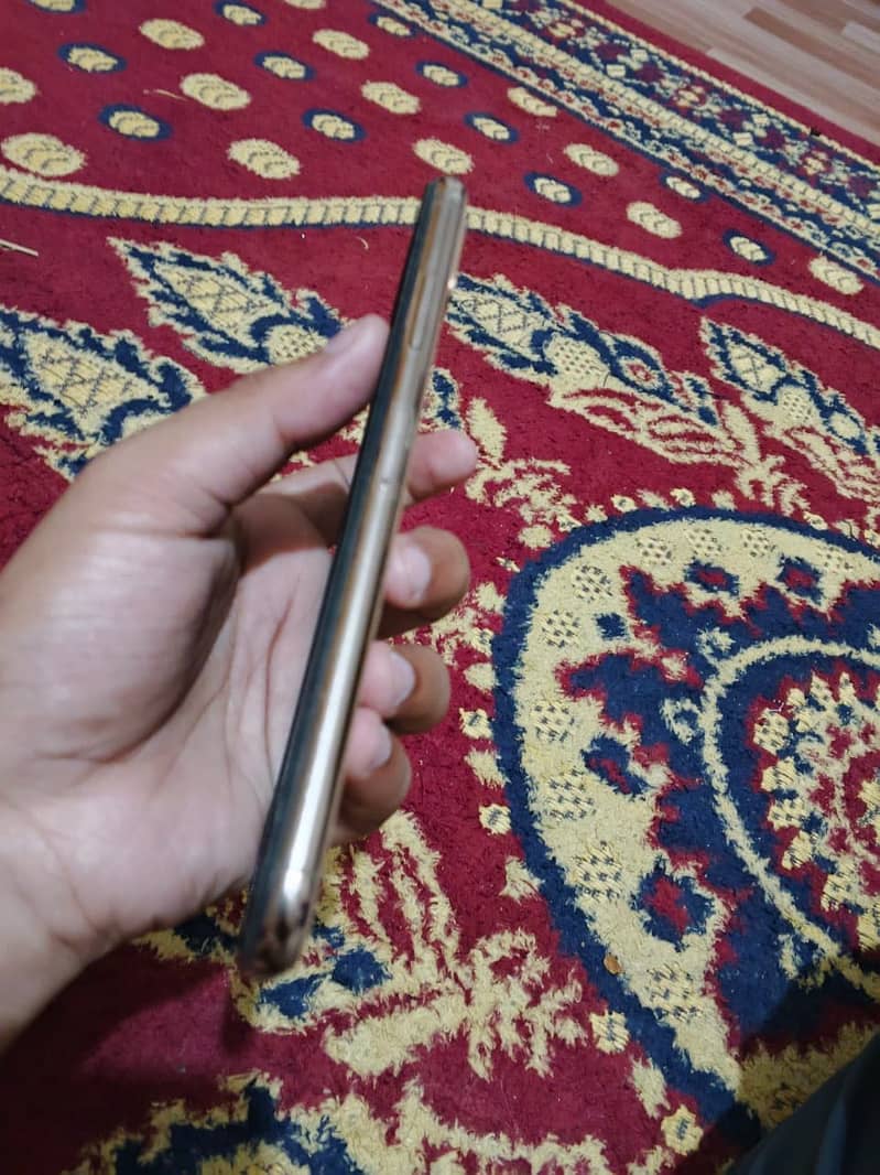Apple iPhone XS Max - Mobile Phones - 1114978821
