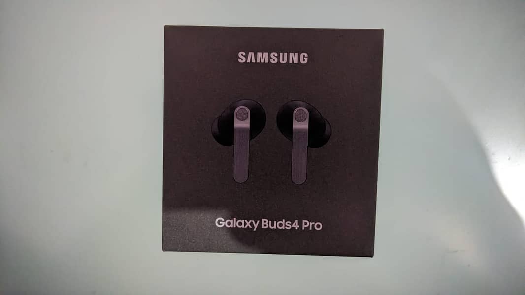 Samsung Earbuds and Watch Condition new Box Pack - Microphones - 1114989248