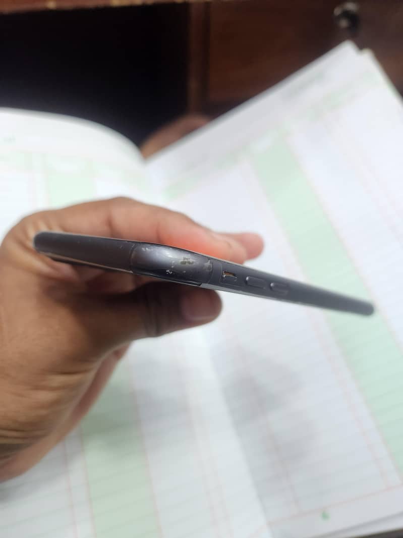Apple iPhone 11 - Mobile Phones - 1115127447