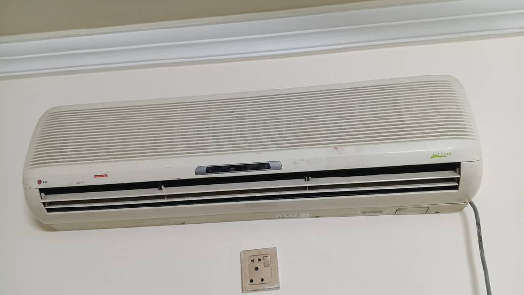 LG ac with original remort in good condition but no gas - Air ...