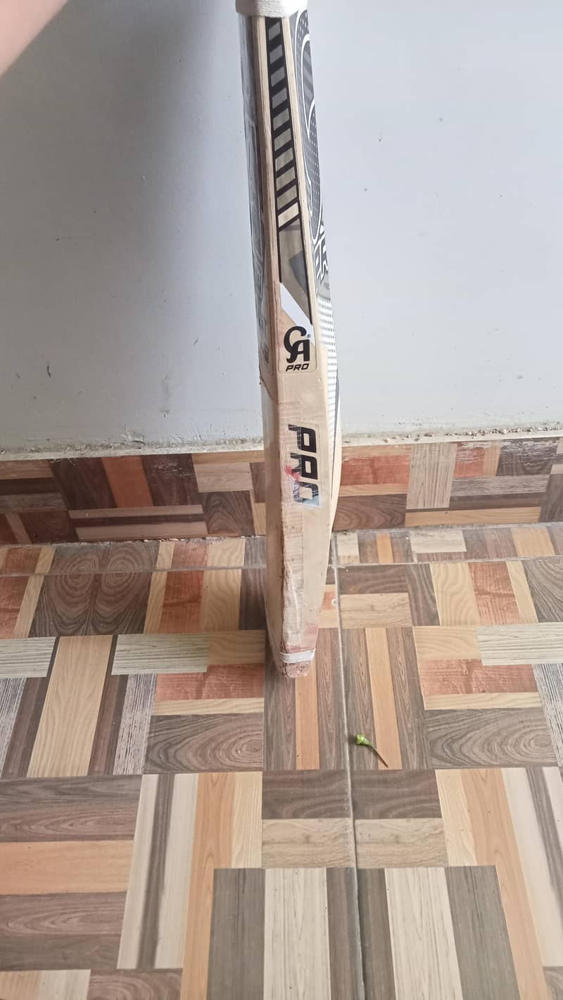 Good condition cricket kit 15 year old boy sarfaraz Ahmed signed bat ...