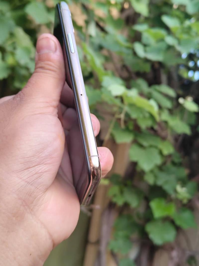 Apple iPhone 11 Pro - Mobile Phones - 1115144352