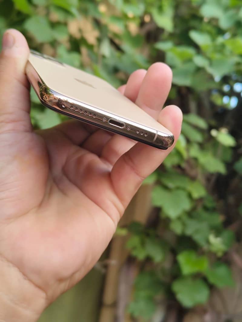 Apple iPhone 11 Pro - Mobile Phones - 1115144352