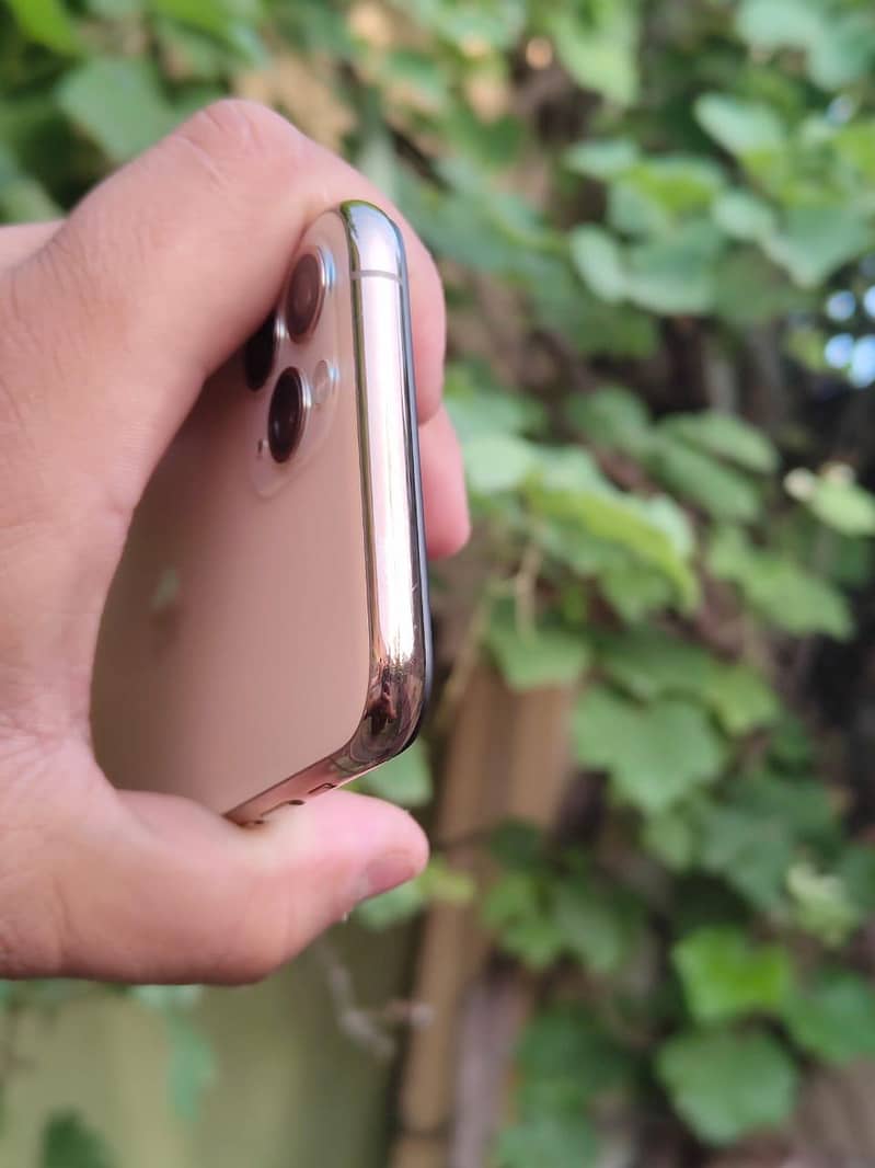 Apple iPhone 11 Pro - Mobile Phones - 1115144352