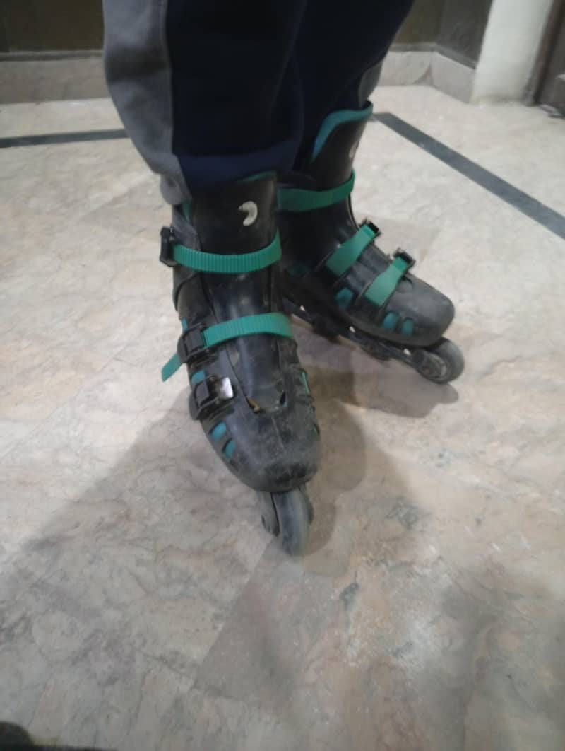 Sketing shoes good condition - Toys - 1115294429