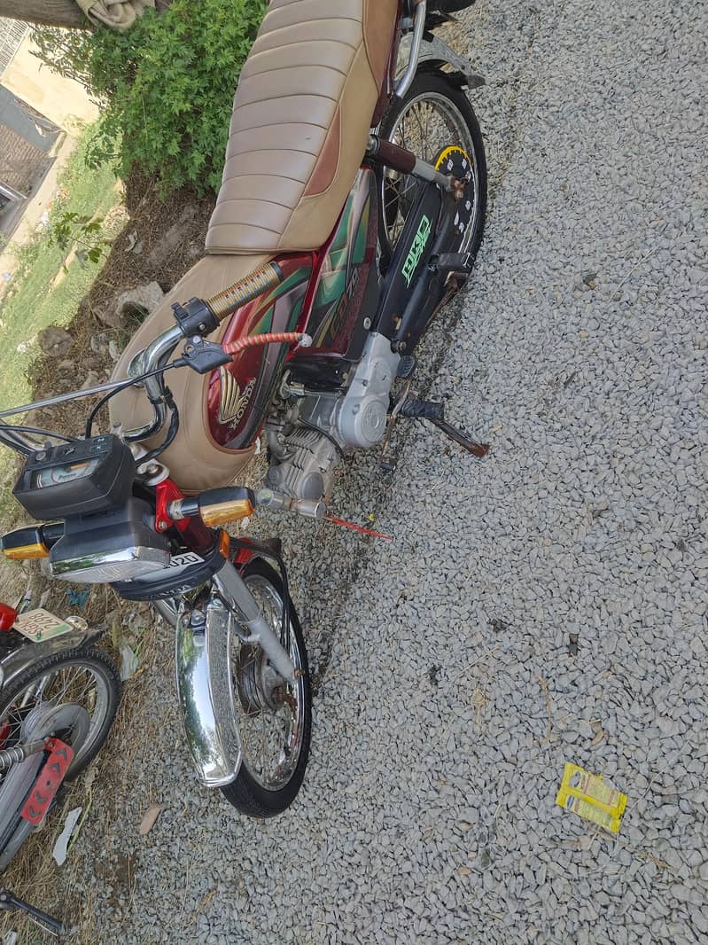 CD 70 one hand use saff bike ha bht km chli ha - Standard Bikes ...