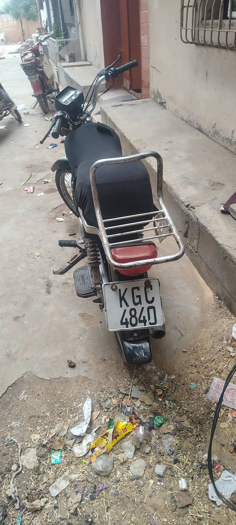 mujhy bike sell ker h - Standard Bikes - 1115407025