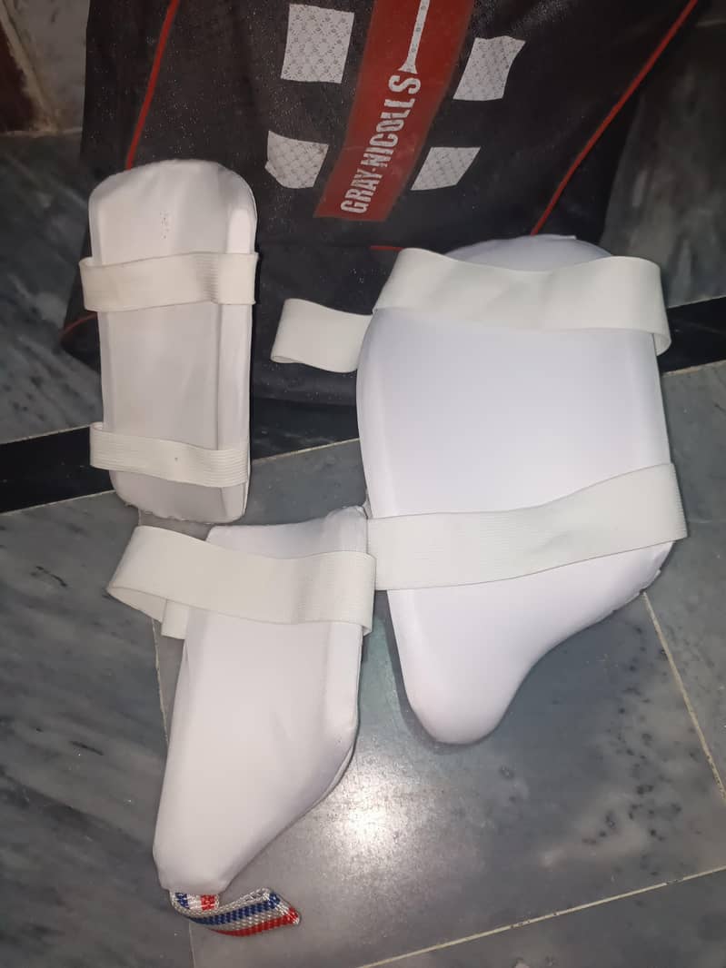 gray Nicole cricket kit - Sports Equipment - 1115407179