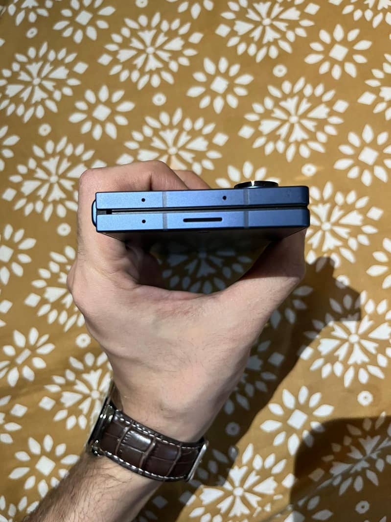 Samsung Fold 6 (12GB / 256GB) 10/10 Condition* - Mobile Phones - 1115476485