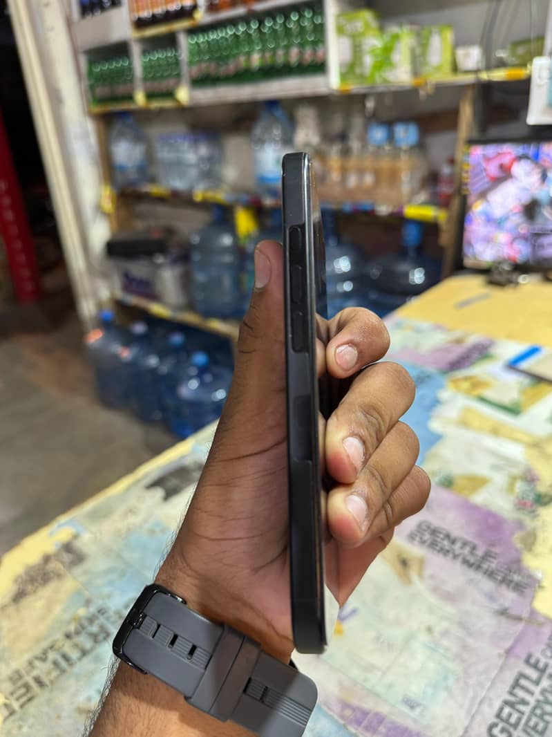 Apple iPhone 16 Pro - Mobile Phones - 1115487124