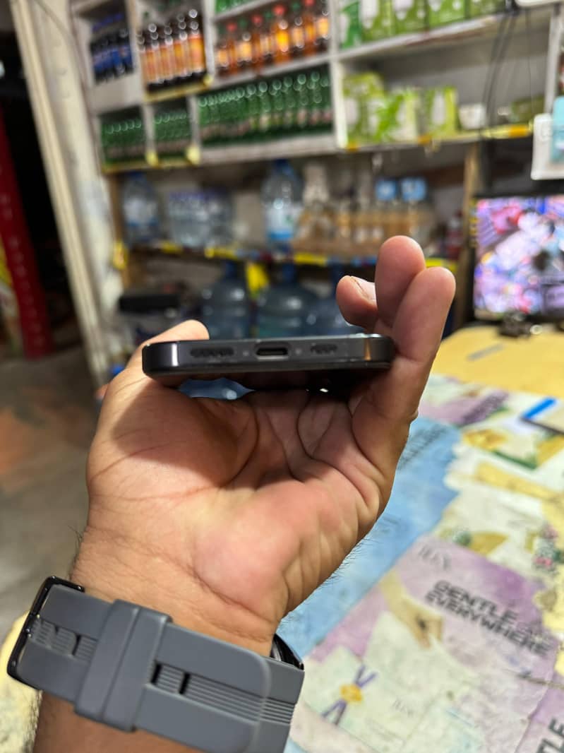 Apple iPhone 16 Pro - Mobile Phones - 1115487124