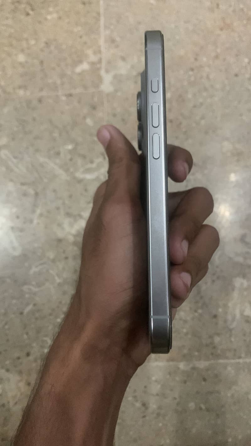 Apple iPhone 16 Pro - Mobile Phones - 1115557623