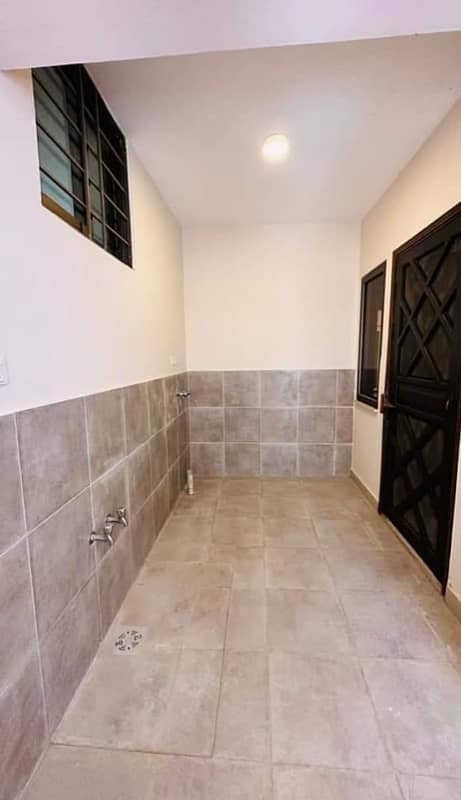 2700 Square Feet Flat Is Available For Sale In Askari 5 - Sector J ...